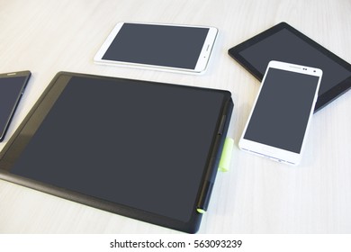1,431 Multiple devices table Images, Stock Photos & Vectors | Shutterstock