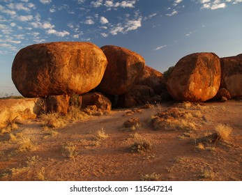 Red Boulders Devils Marbles Northern Territory Foto Stok 120487414 ...