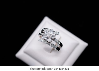436 Ring box front view Stock Photos, Images & Photography | Shutterstock