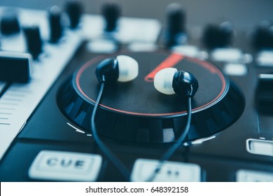 Digital Dj Midi Controller Turntable Little Stock Photo 648392158 ...