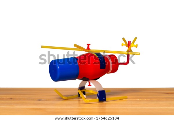 Diy Toy Helicopter Made Waste Plastic Stok Fotoğrafı (Şimdi Düzenle ... Diy Toy Helicopter Made Waste Plastic Stok Fotoğrafı (Şimdi Düzenle ...