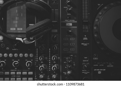 Dj Control Panel Upper View Closeup Stock Photo 1109873681 | Shutterstock