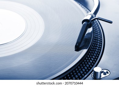 2,567 Dj spinning the decks Images, Stock Photos & Vectors | Shutterstock