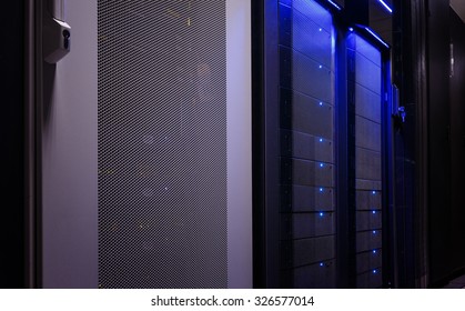 Doors Mainframes Data Center 스톡 사진 326577014 | Shutterstock