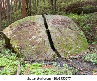 Dragons Split Boulder Ryu No Wariishi Stock Photo 1862553877 | Shutterstock