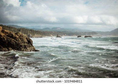 Dramatic Coast Oregon Where Waves Crash Stock Photo 1019484811 ...