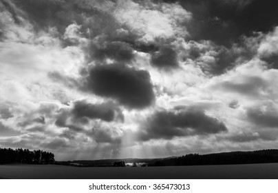 Dramatic Sky Sun Rays Heavy Clouds写真素材365473013 | Shutterstock
