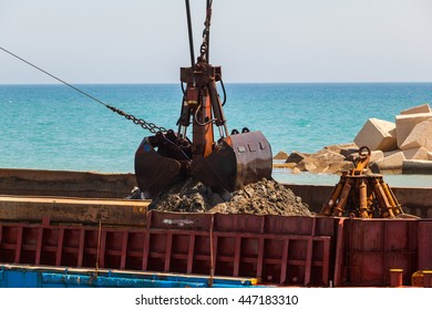 100 Clamshell dredging Images, Stock Photos & Vectors | Shutterstock