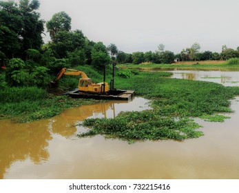 Dredging Backhoe Stock Photo 732215416 | Shutterstock