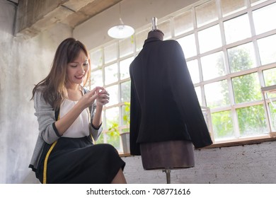 Dressmaker Try Pulling Thread Into Needle Stock Photo 708771616 ...
