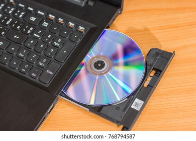 Dvd Rom Inserted Laptop Computer On Foto stock 770294347 | Shutterstock
