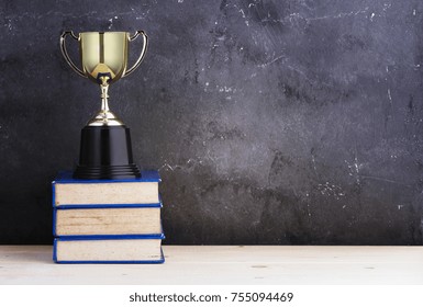 7,197 imágenes de Books trophy - Imágenes, fotos y vectores de stock ...
