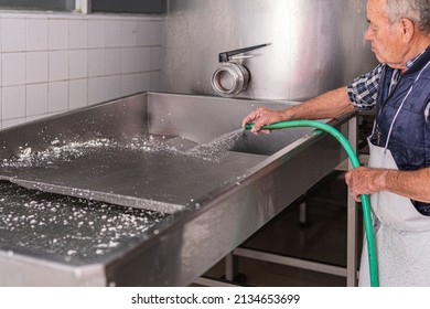 2,485 Hosing down Images, Stock Photos & Vectors | Shutterstock