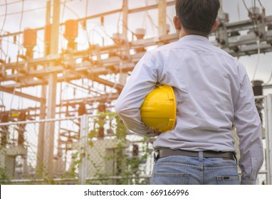 11,390 Electrical engineer standing Images, Stock Photos & Vectors ...