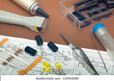 Tabla de Messy Designer con esbozo Foto de stock 380389438 | Shutterstock