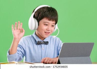 Elementary School Students Use Tablet Computer Stock Photo 1752934835 ...