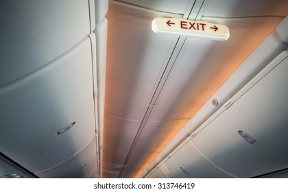1,184 imágenes de Aircraft emergency exit - Imágenes, fotos y vectores ...