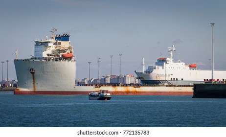 Empty Cargo Ship Stock Photo 772135783 | Shutterstock