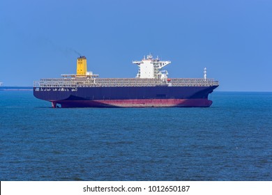 Empty Container Freighter Ship Waiting Loading Stock Photo 1012650187 ...