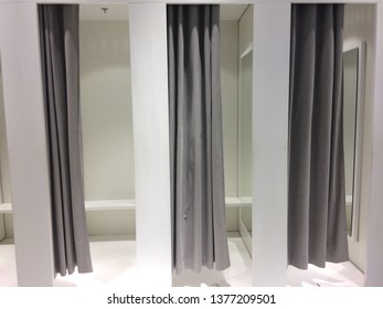Empty Fitting Room Store Stock Photo 1377209501 | Shutterstock