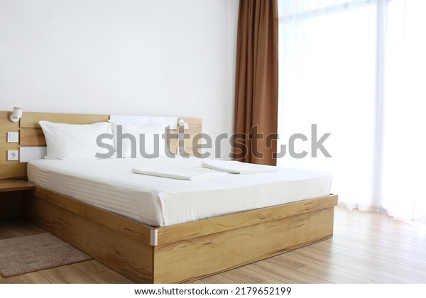 Empty Hotel Room Large Bed White Stock Photo 2179652199 | Shutterstock