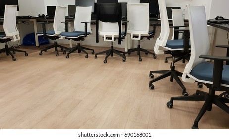 Empty Office Stock Photo 690168001 | Shutterstock