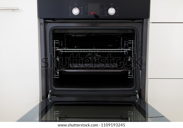 Empty Open Oven Stock Photo 1109193245 | Shutterstock