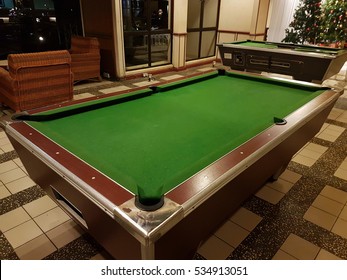 Empty Pool Table Stock Photo 534913045 | Shutterstock