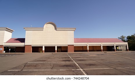 Empty Retail Store Stock Photo (Edit Now) 744248704