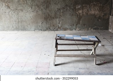 Empty Room Table Stock Photo 352299053 | Shutterstock