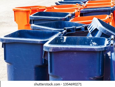 Close Empty Trash Cans 스톡 사진 1453899758 | Shutterstock