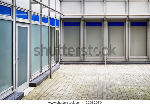 Photo de stock Empty Window Displays Store Paris Nice 412082050 ...