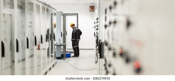 Field service engineer Images, Stock Photos & Vectors | Shutterstock