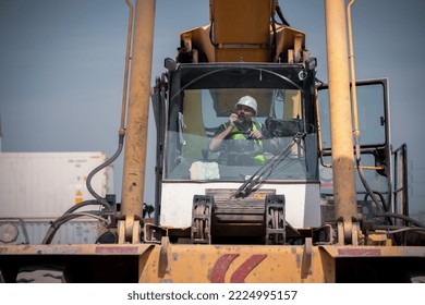 3,861 Fork Lift Containers Truck Images, Stock Photos & Vectors ...