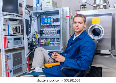Engineer Working Digital Multimeter Lab Stock Photo 532281586 ...