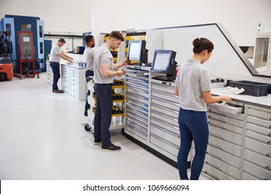 14,267 Small factory workers Images, Stock Photos & Vectors | Shutterstock