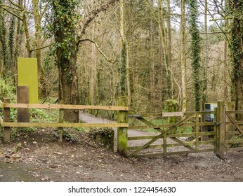 Photo de stock Entry Gate Pathway Path Through Woods 1224454630 ...