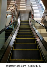 Escalator No Entry Wrong Way库存照片706860223 | Shutterstock
