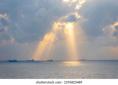 11,482 Yellow sun rays isolated Stock Photos, Images & Photography ...