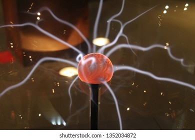 Experiment Electrostatic Lab Stock Photo 1352034872 | Shutterstock