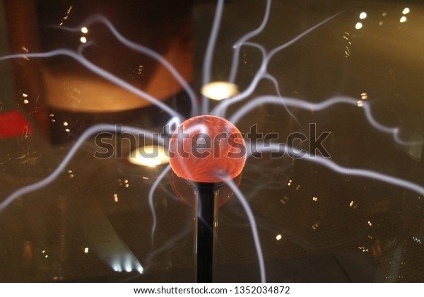 Experiment Electrostatic Lab Stock Photo 1352034872 | Shutterstock