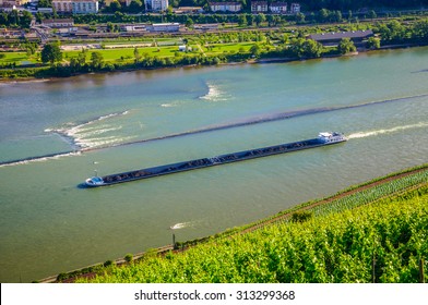 Extra Long Barge Ship Transporting Coal Stock Photo 313299368 ...