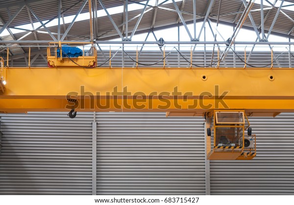 Factory Overhead Crane Foto stock 683715427 | Shutterstock
