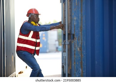 861 Black man carrying opened box Images, Stock Photos & Vectors ...