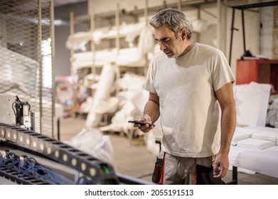 730 Technician using app Images, Stock Photos & Vectors | Shutterstock