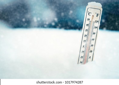 Falling Snow Winter Thermometer Stock Photo 1017974287 | Shutterstock