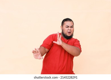 361 Fat guy shouting Images, Stock Photos & Vectors | Shutterstock