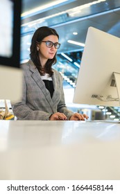 24,750 Computer Working Behind Images, Stock Photos & Vectors ...