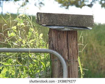 1,219 Old farm gates and posts Images, Stock Photos & Vectors ...