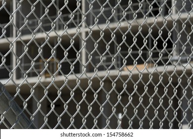 469 Construction site high rise fence 图片、库存照片和矢量图 | Shutterstock